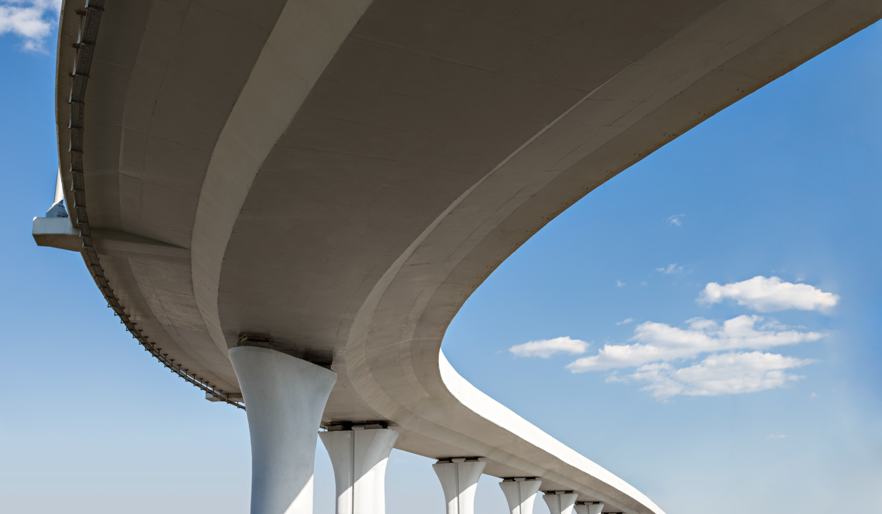 시공 단계 해석을 고려한 PSC BOX Girder Bridge 모델링 및 해석